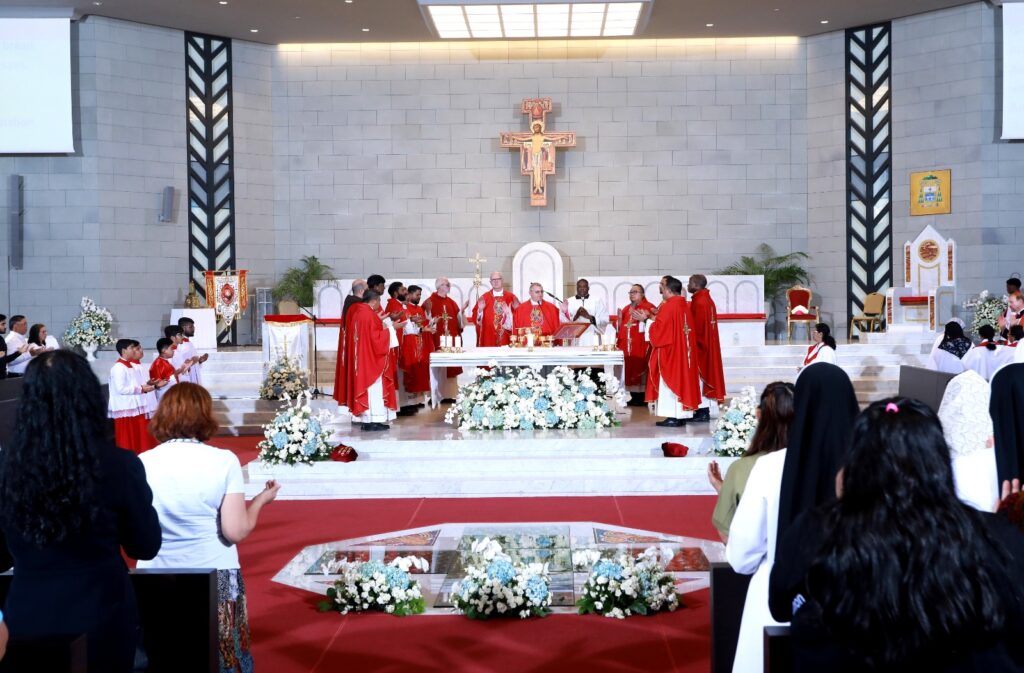 Holy Door opened – COLA